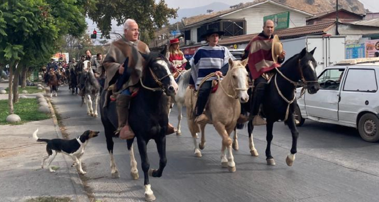 Cabalgata Familiar engalanó las calles de Peñaflor - CaballoyRodeo.cl