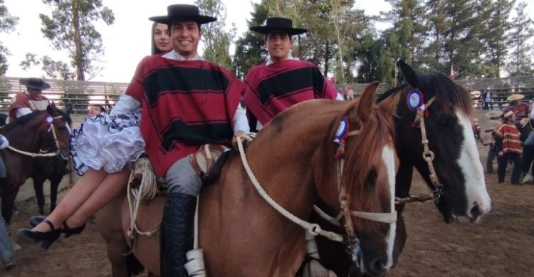 Los hermanos Pavez lideraron el paseo en el rodeo del Club Paredones ...