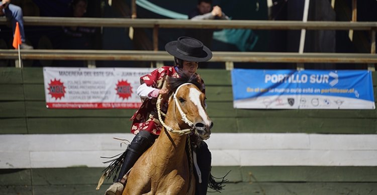 [Fotos] La Rienda entregó tres pasajes al Campeonato Nacional de Rodeo ...